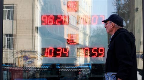 Курс доллара превысил 100 рублей после заявлений Путина об успехах в экономике Русская служба