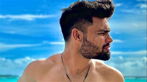 रिंकू सिंह ने पानी में कराया फोटोशूट शुभमन की बहन ने बताया हीरो