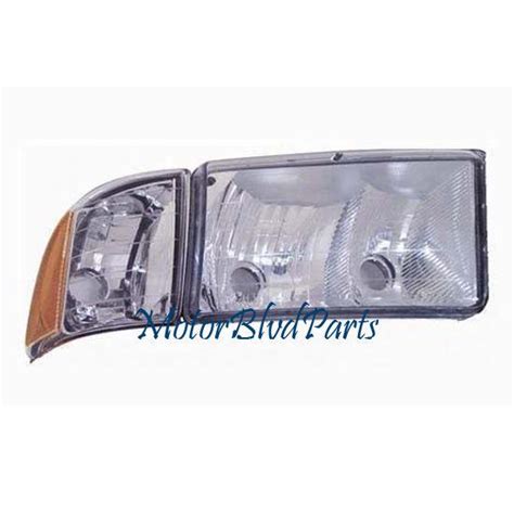 Sell 99 02 Dodge Ram Pickup Wsport Pkg Headlight Passenger In Ontario