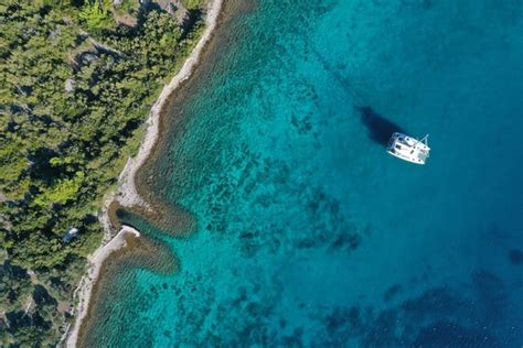Which Is Better Catamaran Vs Monohull Sailboats Blog Euronautic