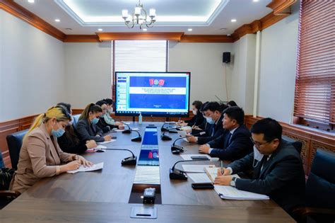 Хууль зүйн сайд Х Нямбаатар цагдаагийн албан хаагчдын эхнэрүүдийн төлөөлөлтэй уулзжээ E Mn