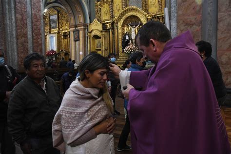 En Quito hubo concurrencia en iglesias por el Miércoles de Ceniza pero