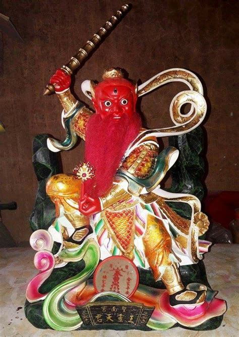 Pin Oleh Yap Sheng Di 神像