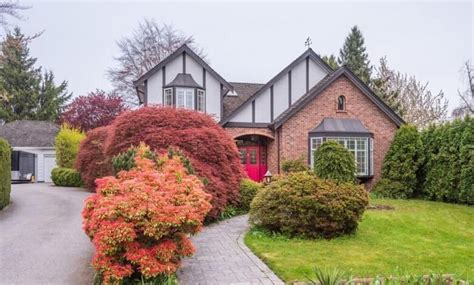 Top Creative Ideas For Landscaping A Sloped Front Yard Home