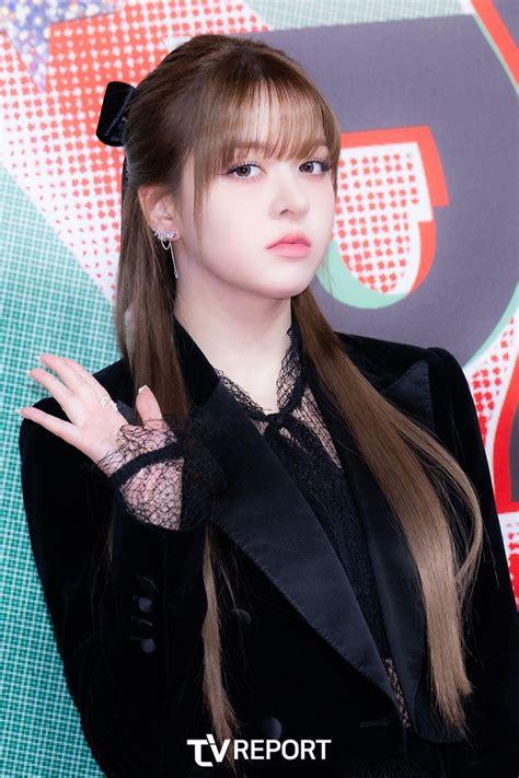 [t포토] 엔믹스 릴리 도도한 손인사