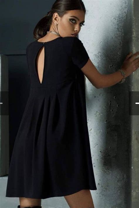 Дамска рокля с къс ръкав