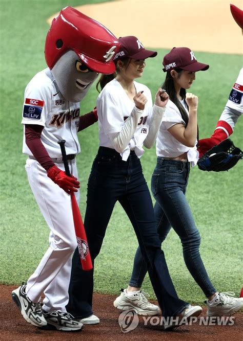 오늘의 시구자와 시타자 연합뉴스