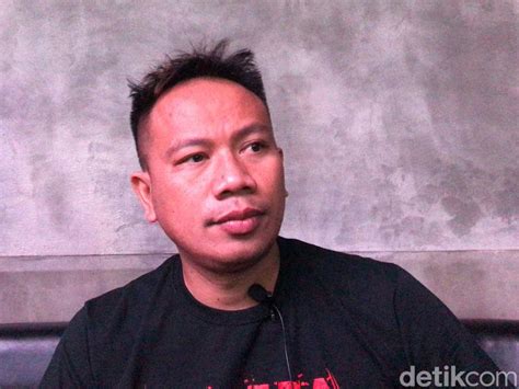 Berita Dan Informasi Vicky Prasetyo Berduka Terkini Dan Terbaru Hari