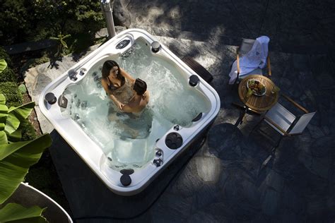 10 Tips For The Perfect Valentines Hot Tub Date Night