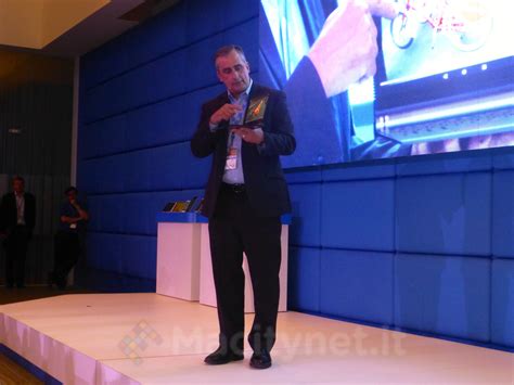 MWC Intel presenta nuovi processori Atom i primi con connettività cellulare integrata