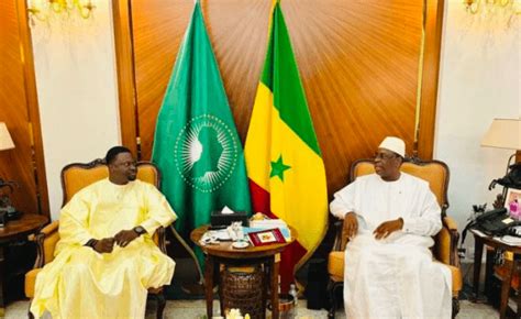 Arret Sur Image Cette Photo Triste De Thione Seck Et Moumy Qui Fait