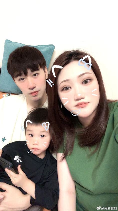 温馨有爱！国乒31岁名将晒一家三口全家福，妻美子萌无愧人生赢家