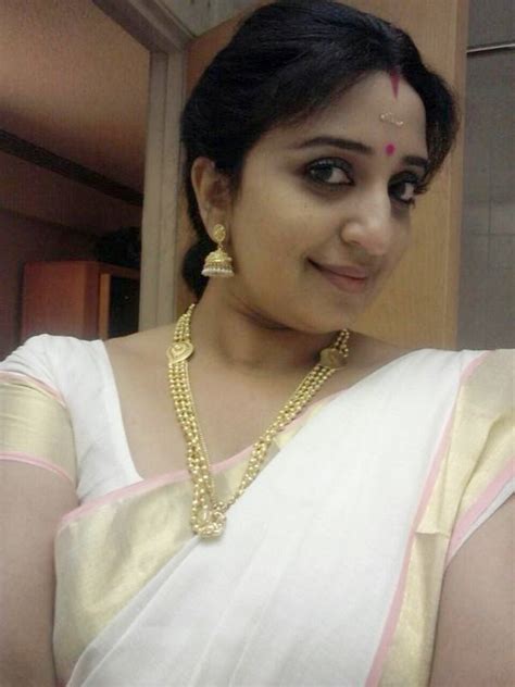 Sona Nair Hot Saree Navel