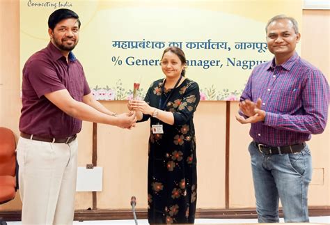 योजना विभाग की श्रीमती योगिता कसार सहा महाप्रबंधक को Nofn समझौते का