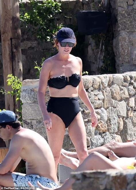 Jackie O Henderson Shows Off Her Incredible Figure In A Red Striped