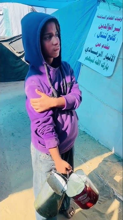 تلك الطفله تبكي لانها مو قادره تعبي طعام من التكيه🇵🇸💔غزه Gaza Youtube