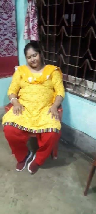 ছোট মায়ের সাথে খেলা করছে। Youtube