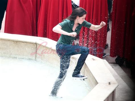 Bella Saving Edward Team Twilight Photo 6433681 Fanpop