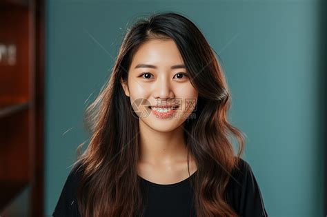 乐观微笑的长发女孩高清图片下载 正版图片600820855 摄图网