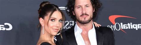 Its A Dwts Jenna Johnson Val Chmerkovskiy Reveal Sex Of 1st