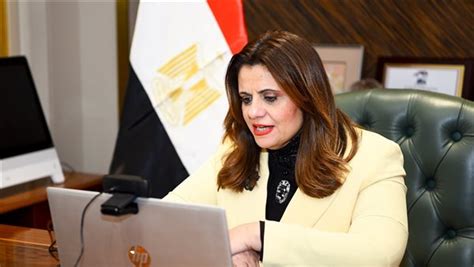 وزيرة الهجرة تلتقي خبيرا مصريا بالخارج لبحث إنشاء مركز متخصص في جراحات