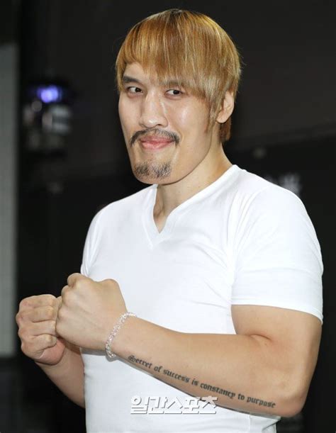 [포토]최홍만 눈빛은 앙증맞네~ 네이트 스포츠