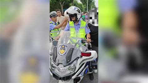考生高考第一天身份证落家中，交警不到半小时帮取回凤凰网视频凤凰网