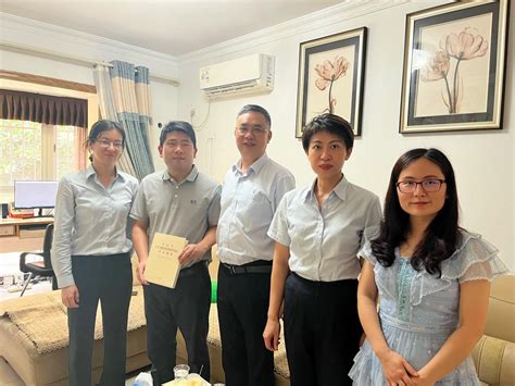 涵养优良家风 共筑清廉防线广晟财务公司党支部开展廉洁家访活动