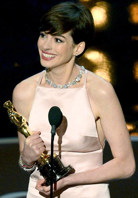 Anne Hathaway Oscar News Now Cafe
