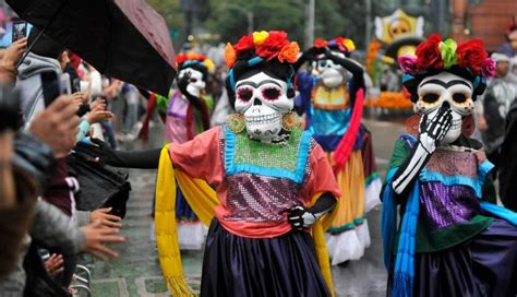 Los Difuntos Pasean Por Ciudad De Mexico