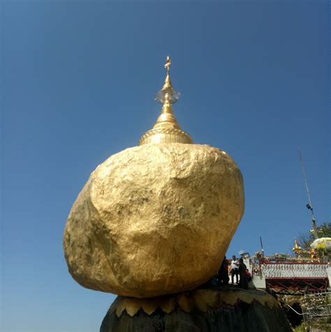 ေဘာ္ဒါႀကီး ဘုရားဖူးကား အငွါးလိုက္သည္