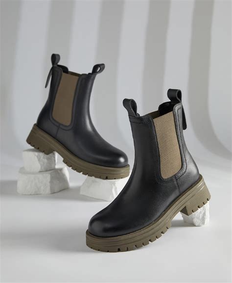 百丽时尚拿捏秋季氛围感穿搭法则，百思图这件单品你一定要有！ 哔哩哔哩