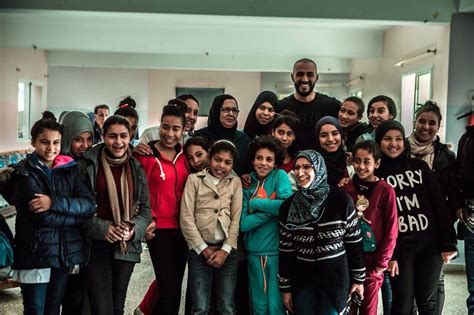Badr Hari Fait Don Dun Millier De Survêtements à Des Orphelins Photos