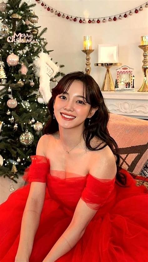 Kim Sejeong Cleavage Exposed Pics Vids Kpopcelebs