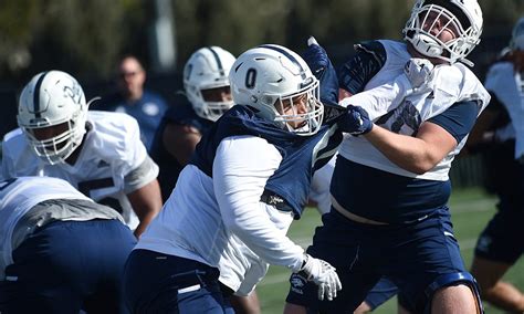 Nevada Football Wolf Pack Embarrassed By Idaho 33 6 Yahoo Sports