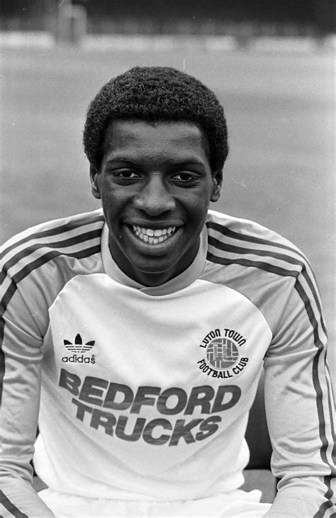 Mitchell Thomas Hatters Heritage A History Of Luton Town Fc