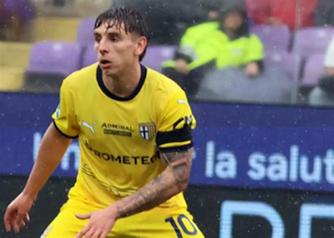 La Fiorentina Si Muove Su Due Fronti Per Il Centrocampo Il Rilancio