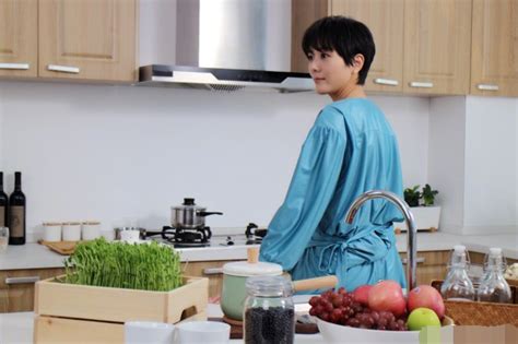 汪涵妻子杨乐乐现身网友懂分寸知进退的女人 杨乐乐 汪涵 女人 新浪新闻