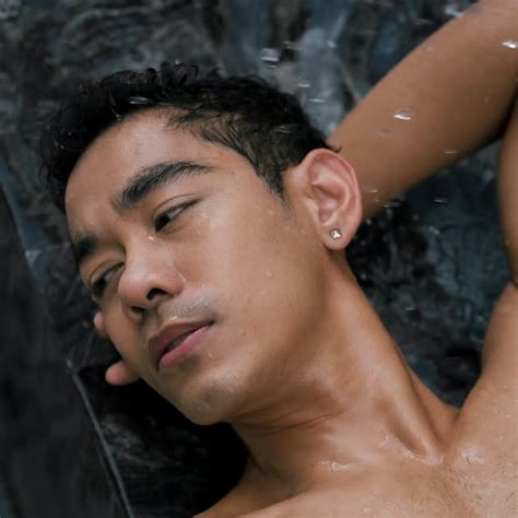 S J Sun Juzzy Sun • Threads Say More