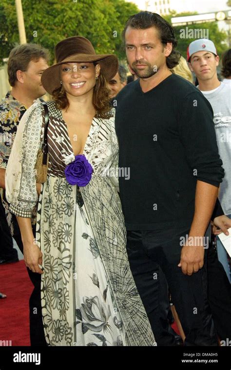 Angus Macfadyen Married