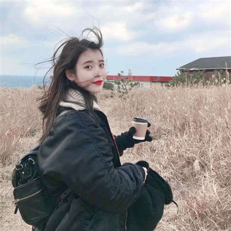 스틴 on Twitter 여친짤의 정석 스틴 보정 아이유 이지은 인스타그램 휴대폰 배경화면 https t