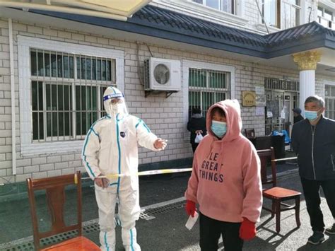全心全意当好基层抗疫宣讲员、示范者、贴心人｜新时代奋斗者