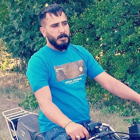 ‎بهزاد روحی‎ Behzad Rohiha • Threads Say More