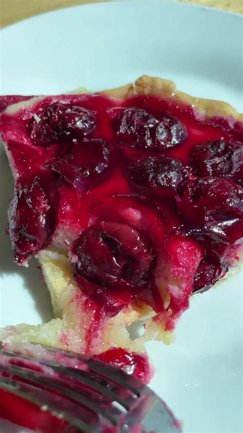 Тарт з вишнею 🍒 Вишні вишні ви дивовижні А ще дивовижний вишневий тарт та це поєднання