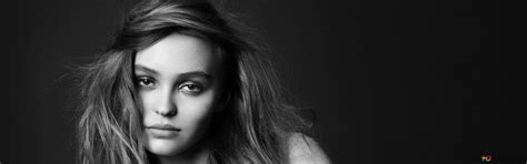 Lily Rose Depp Monochrome Bg 2k Wallpaper Download