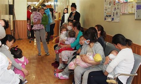 Дүүргийн эмнэлэг 75 хүүхдийн эвхдэг ор дэлгэн хонгилдоо авч эхэлжээ