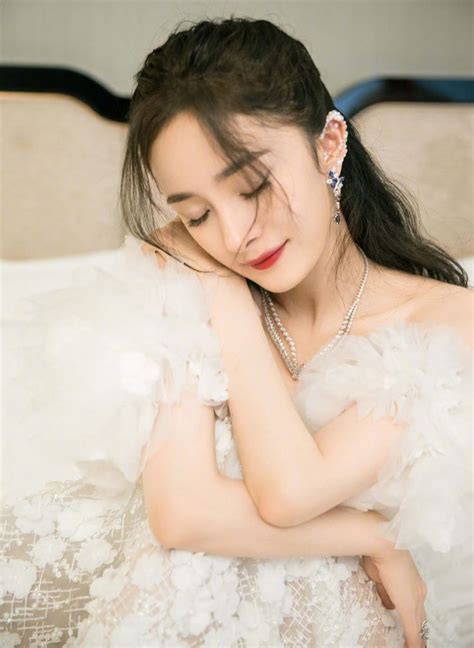 China Entertainment News Yang Mi Poses For Photo Shoot Elle Style