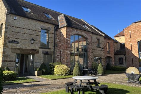 12 Henge Barn Pury Hill Business Park