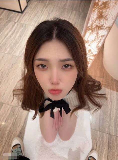 南京艺术大学极品女大学生【李佳琳】私拍流出孙m瑶宝马神 91美图