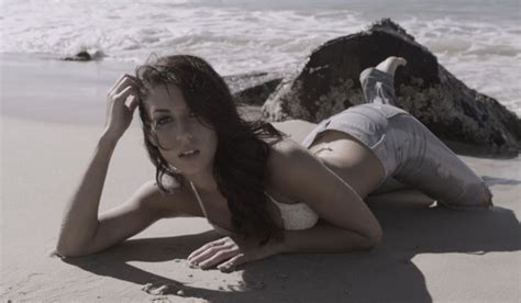 Sexy In Gescheurde Spijkerbroek Op Het Strand Seks Met